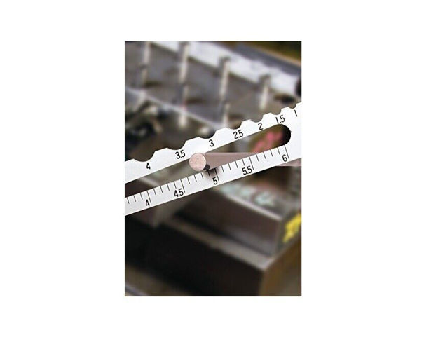 Shinwa 44602 Diameter Gauge 0.5-6mm & Radius Gauge 0.5-7.0mm (73570) - Tyzacktools